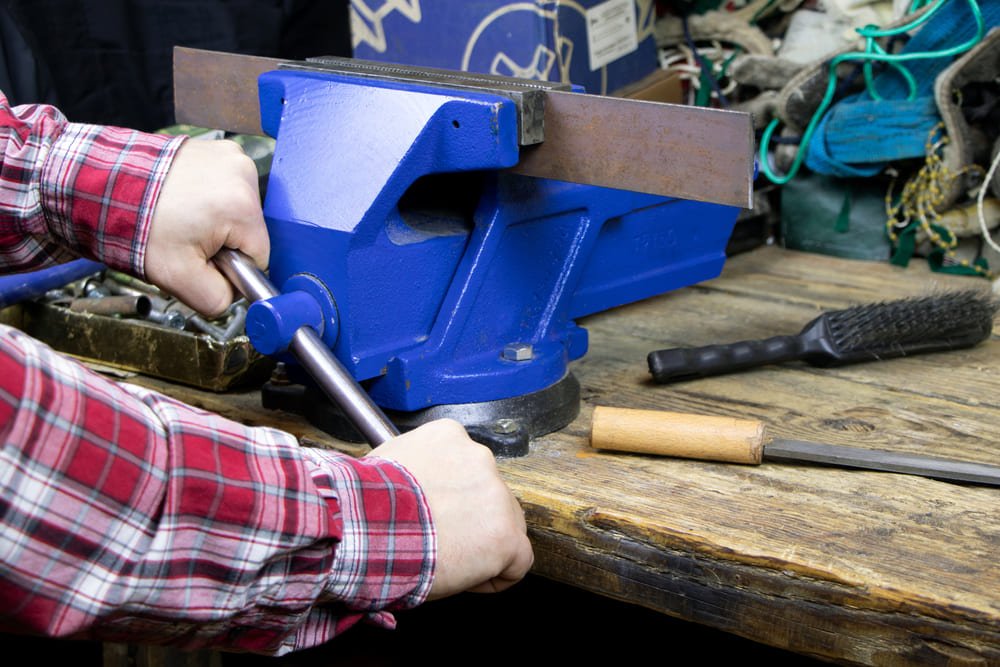 Machinist Tools: Beginners Guide & Machinist Tools List